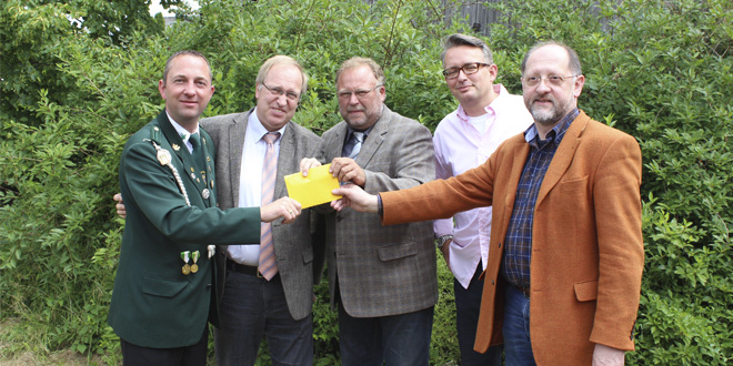 Geldübergabe an Lochtumer Ortsvorsteher